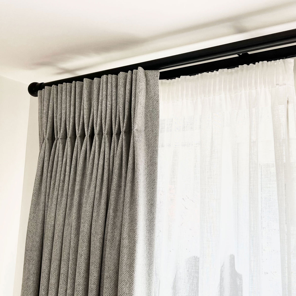 Round38 double wall fix curtain track pack with Ball finials