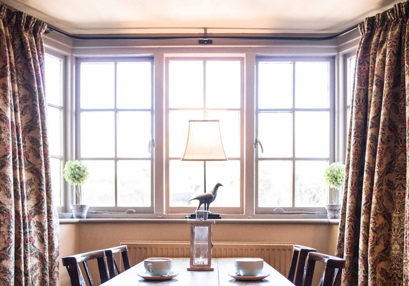 Bay window curtain poles | LINEAR