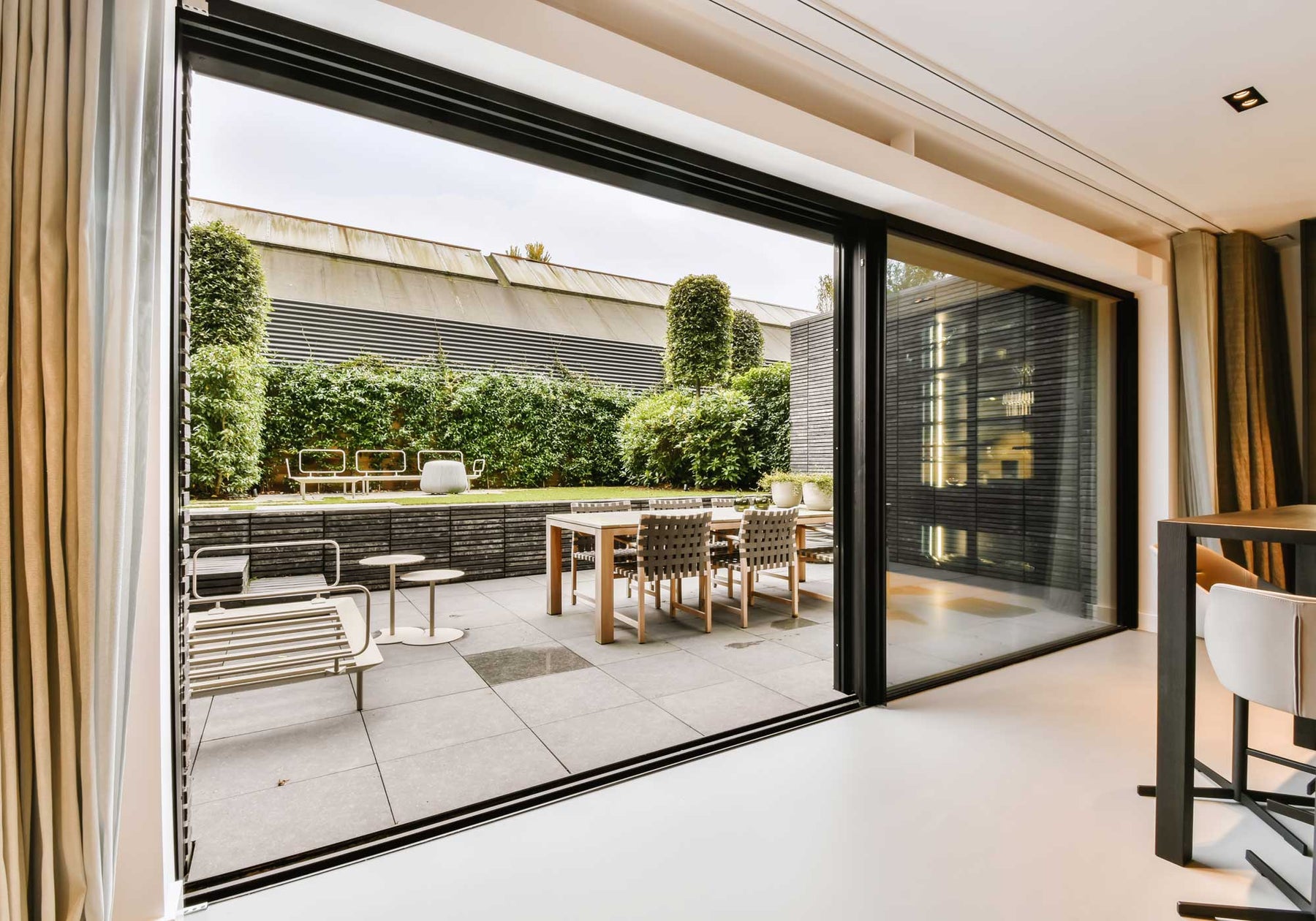 Premium metal curtain tracks | LINEAR